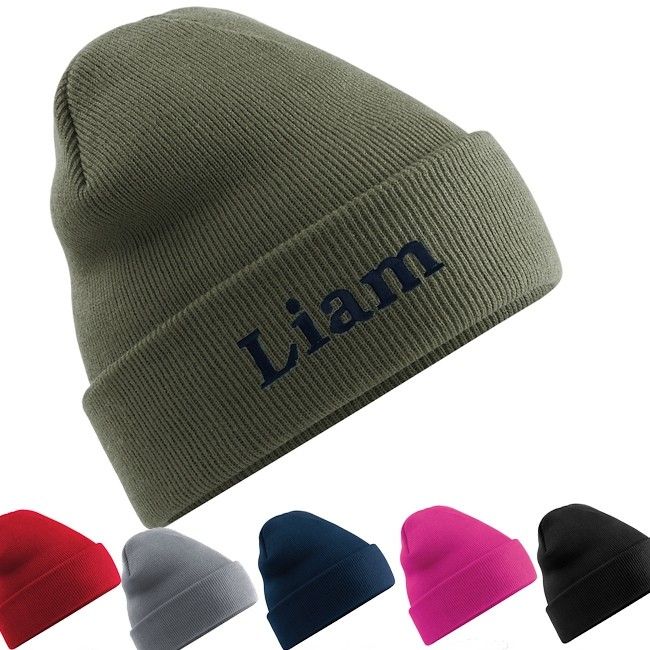 Gebreide muts met naam geborduurd
